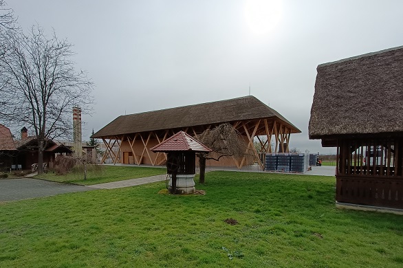 Making a sparkling wine in a qvevri