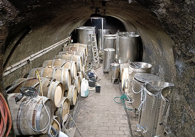 Creating a unique base wine